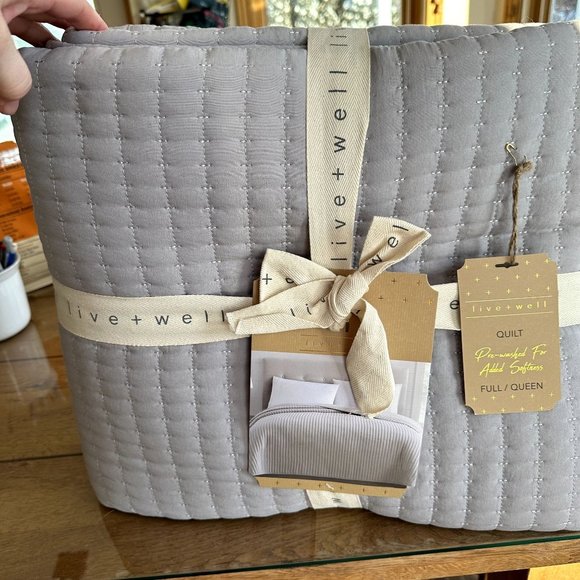 Live Well | Bedding | Live Well Fullqueen Quilt Silver | Poshmark